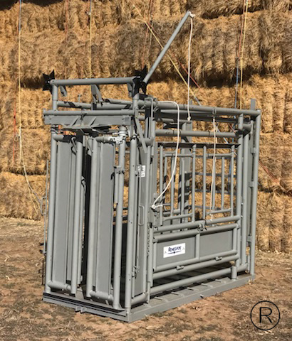 Renegade Manual Cattle Chutes Single Side Exit, Parallel Squeeze Chute ...