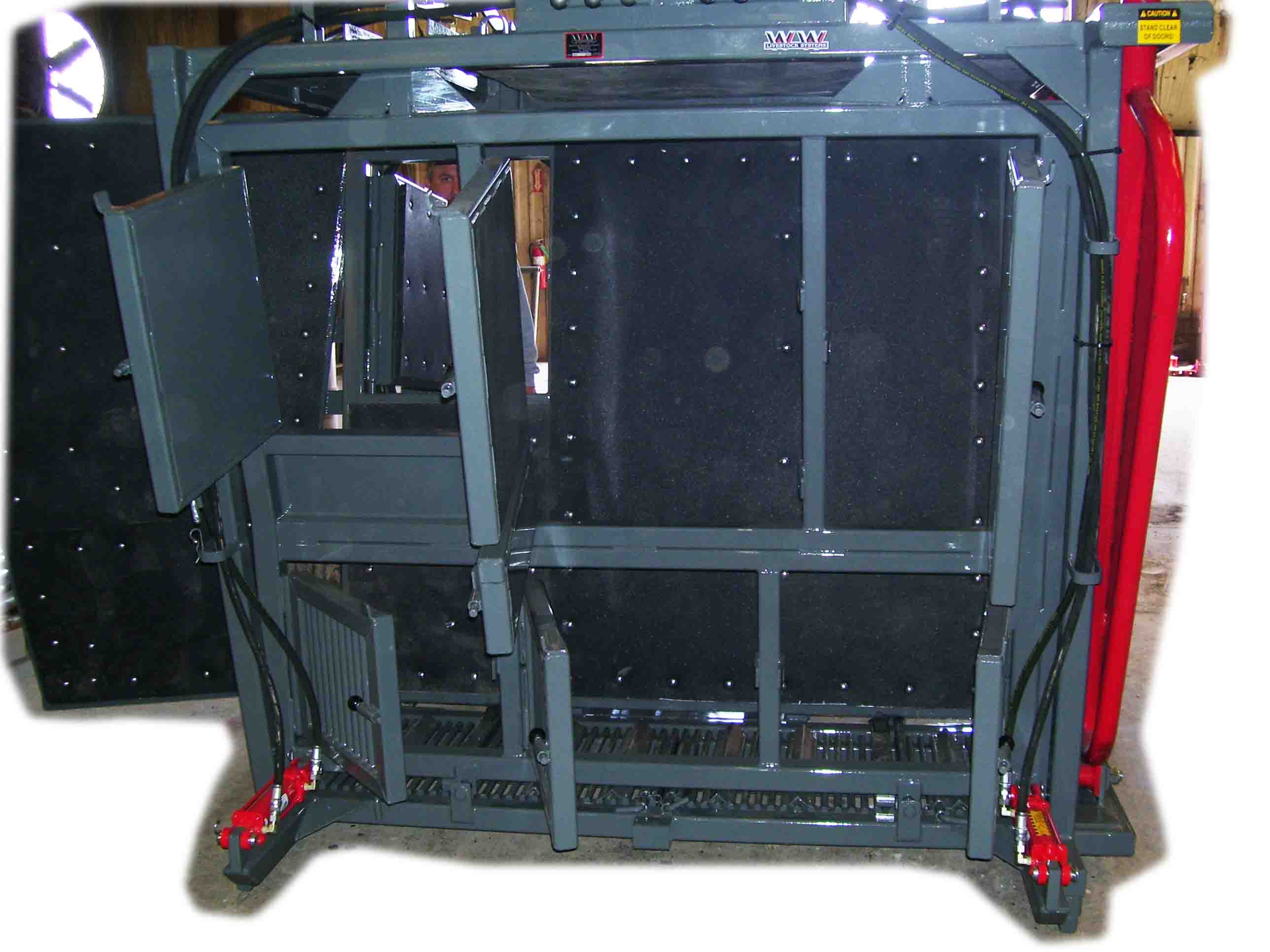 WW Hydraulic Cattle Chutes for Portable & Feedlot Applications