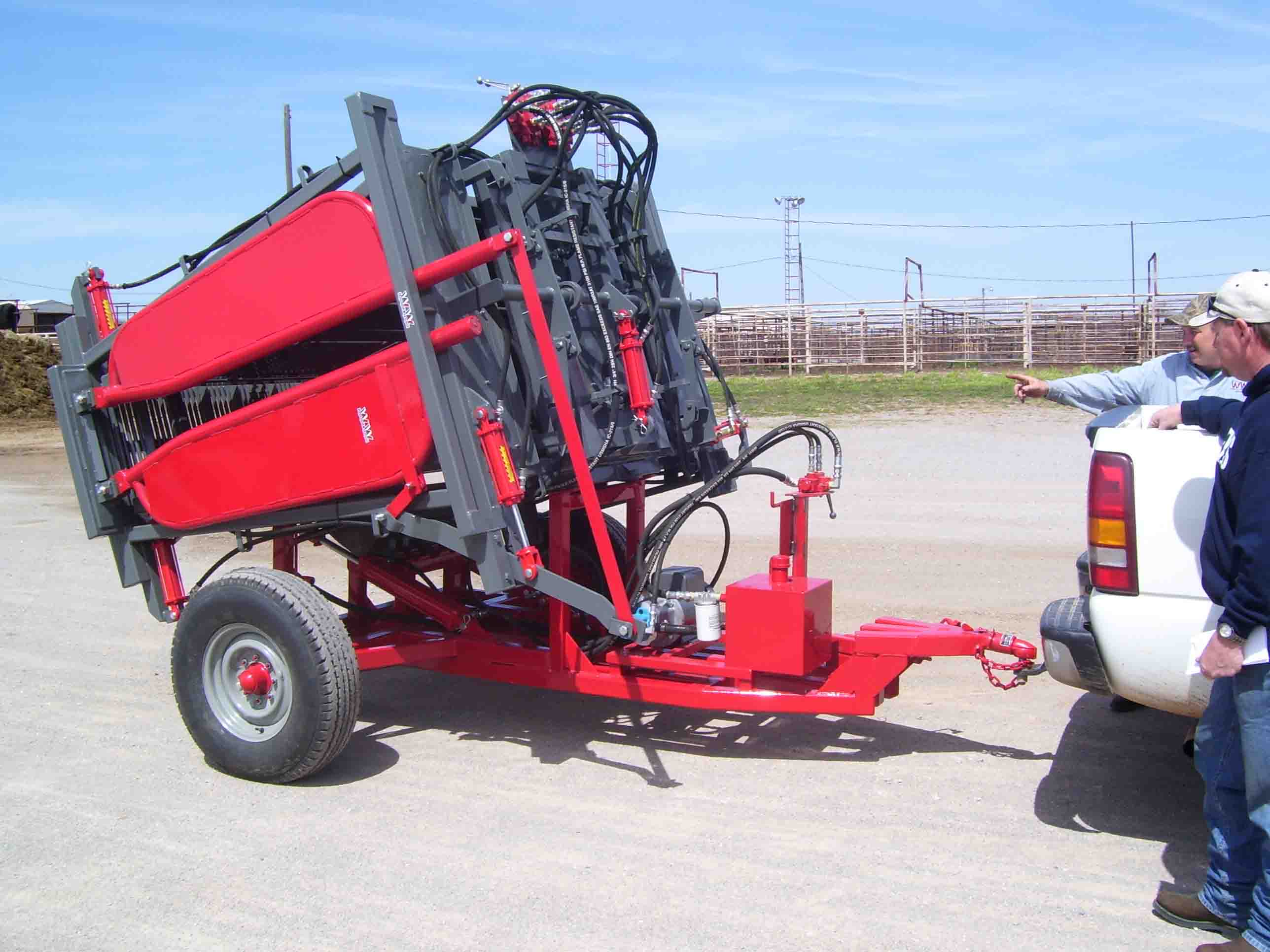 WW Hydraulic Cattle Chutes for Portable & Feedlot Applications