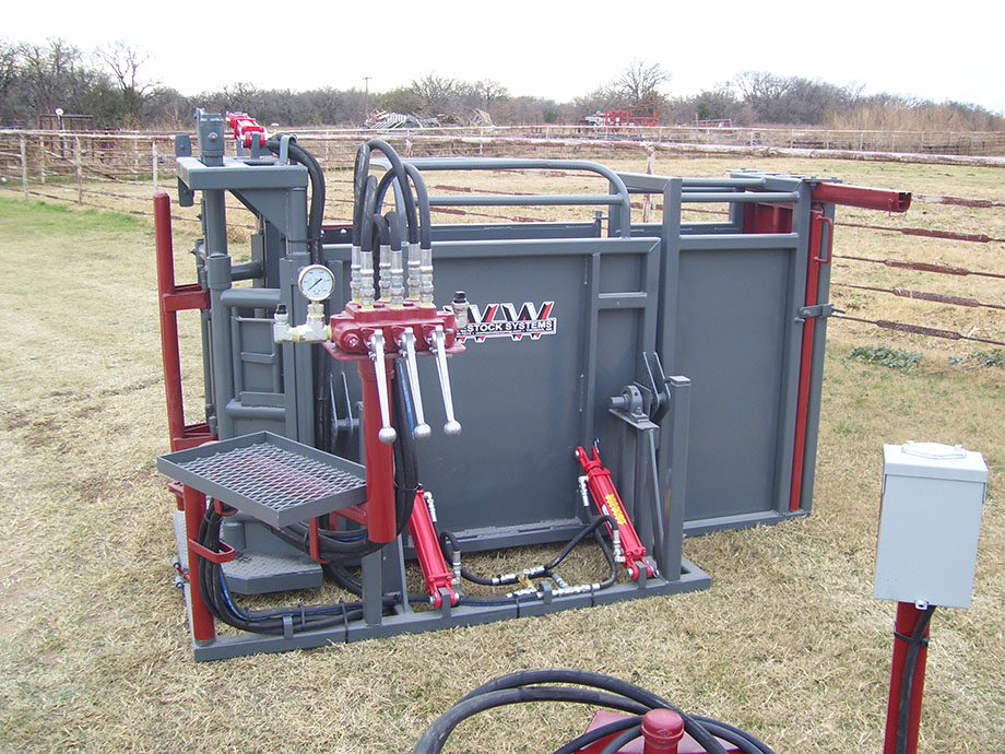 WW Hydraulic Cattle Chutes for Portable & Feedlot Applications
